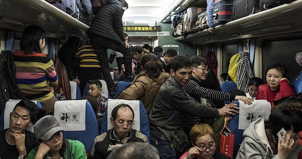 Фото дня: как китайцы добираются домой