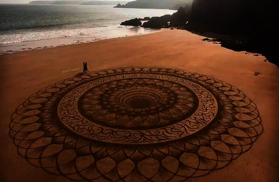 15 работ от художника, который создает картины из песка, камней и листьев